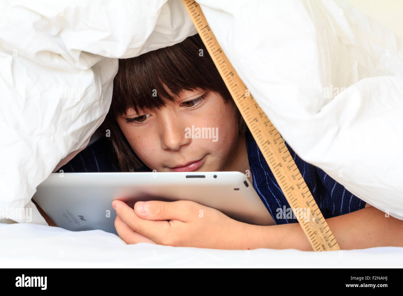 Child using a ruler hi-res stock photography and images - Alamy
