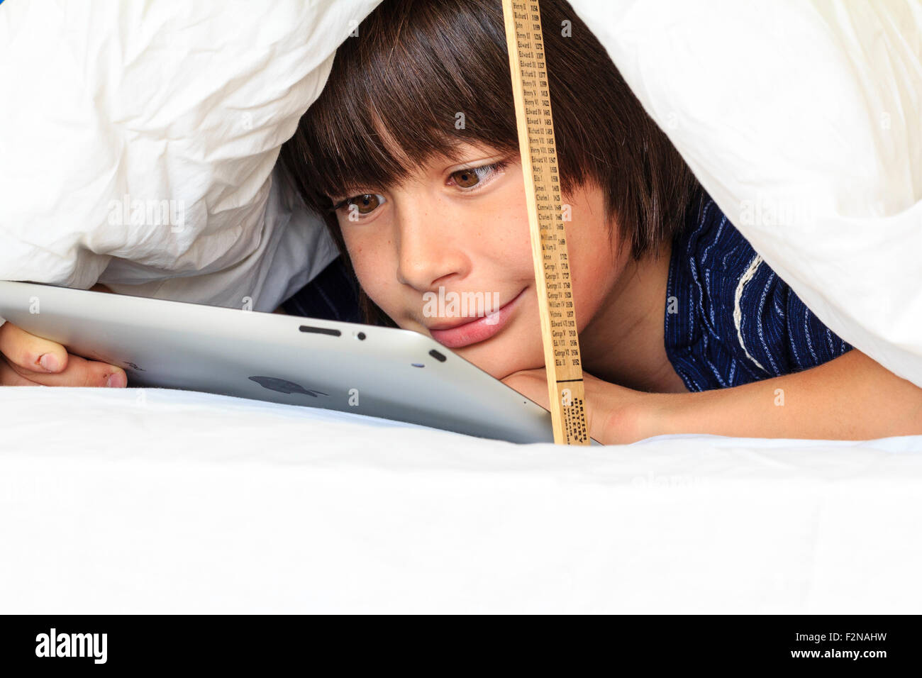 Child using ruler hi-res stock photography and images - Alamy