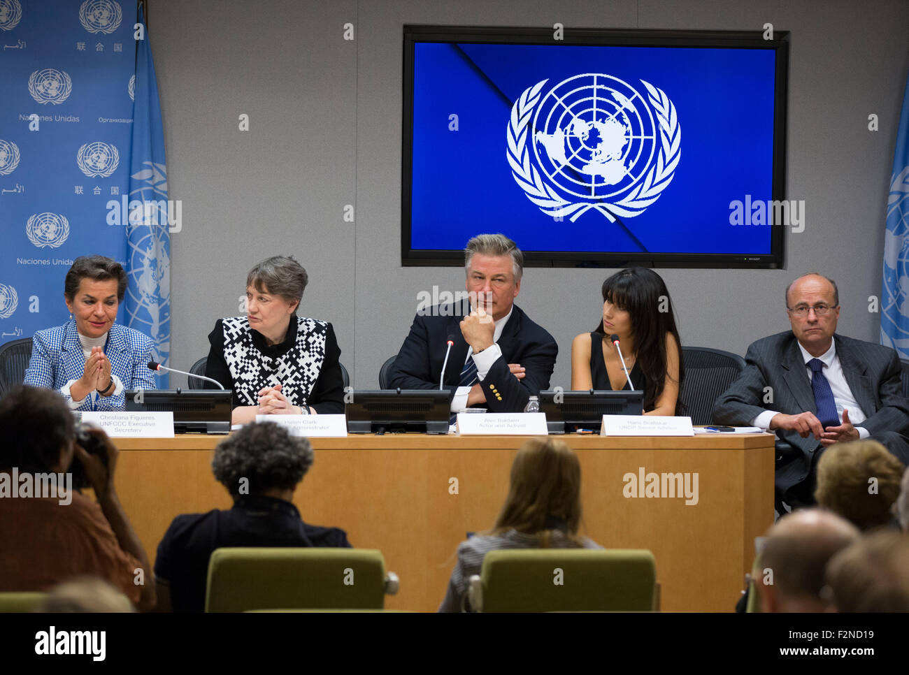 Helen Clark (second from left), Administrator of the UN Development ...