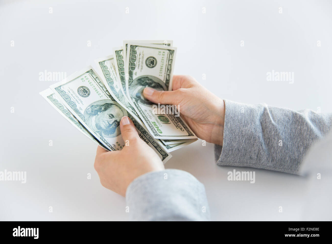close up of woman hands counting us dollar money Stock Photo - Alamy