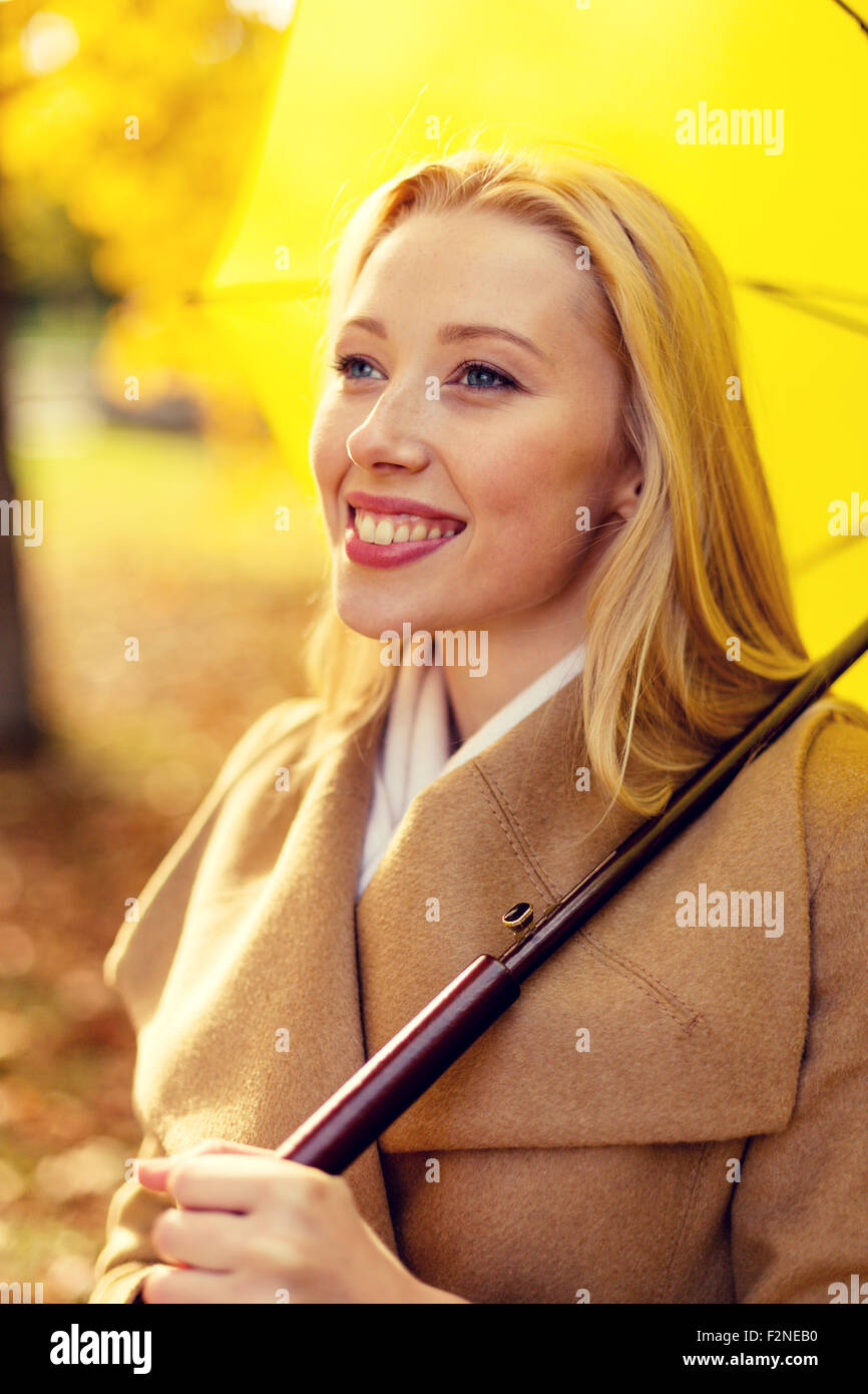 Park umbrella hi-res stock photography and images - Alamy