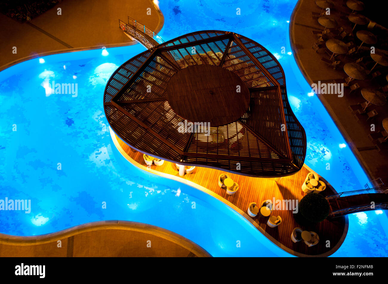 A luxurious and tres chic pool bar that anyone would find relaxing in ...