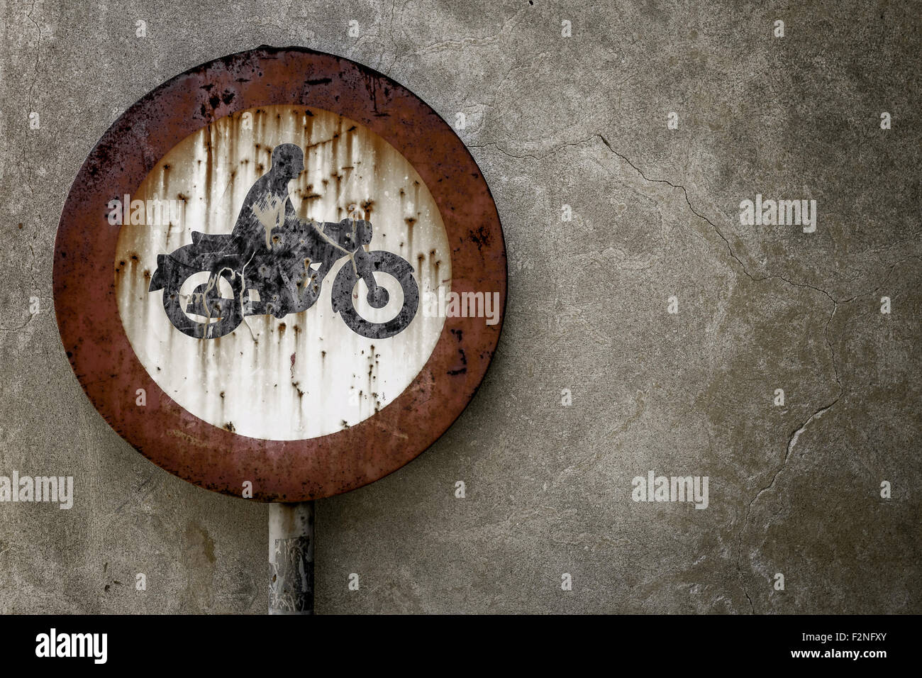 Rusted no parking sign hi-res stock photography and images - Alamy