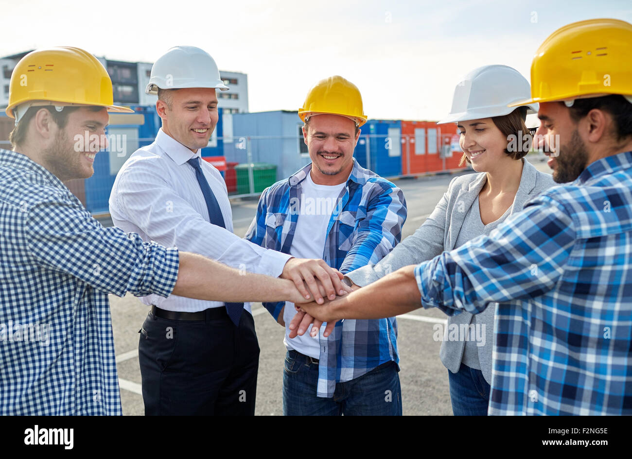 Builders hands hi-res stock photography and images - Alamy