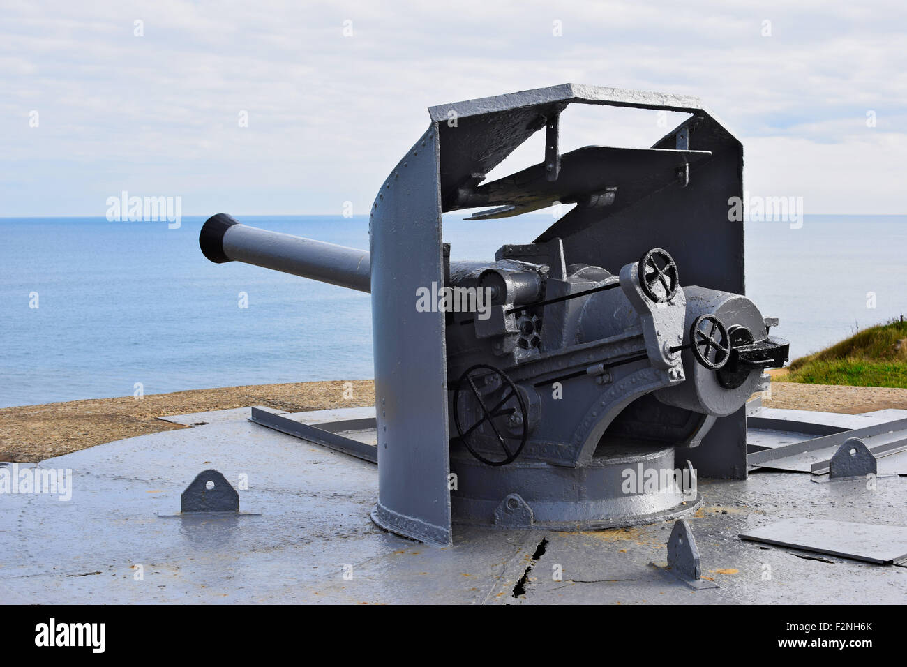 Disappearing Gun on Trow Rock, South Shields, Tyneside, England Stock ...