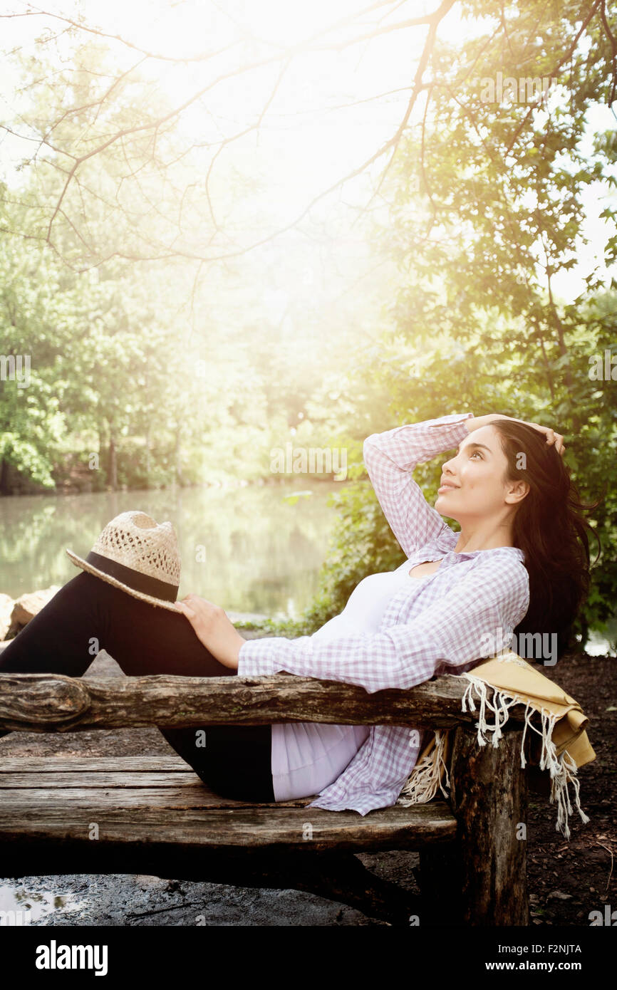 New park bench hi-res stock photography and images - Alamy