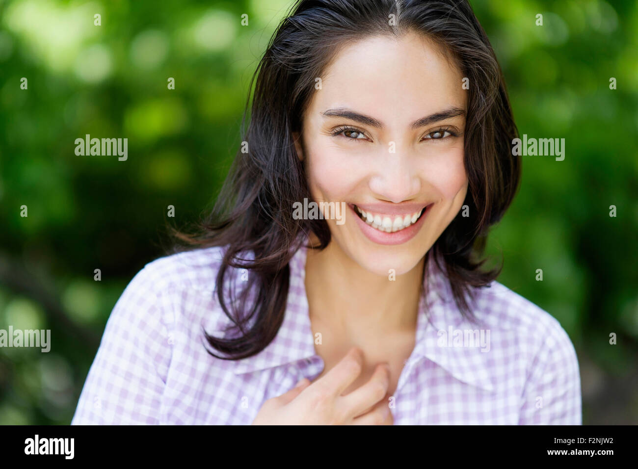 Beautiful hispanic woman standing hi-res stock photography and images - Alamy