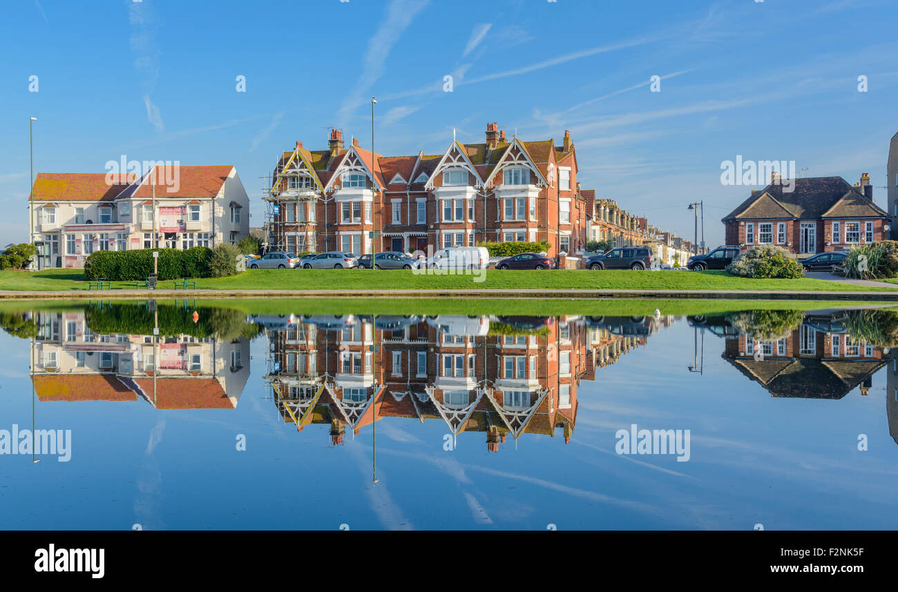 Water reflection of a building hi-res stock photography and images - Alamy