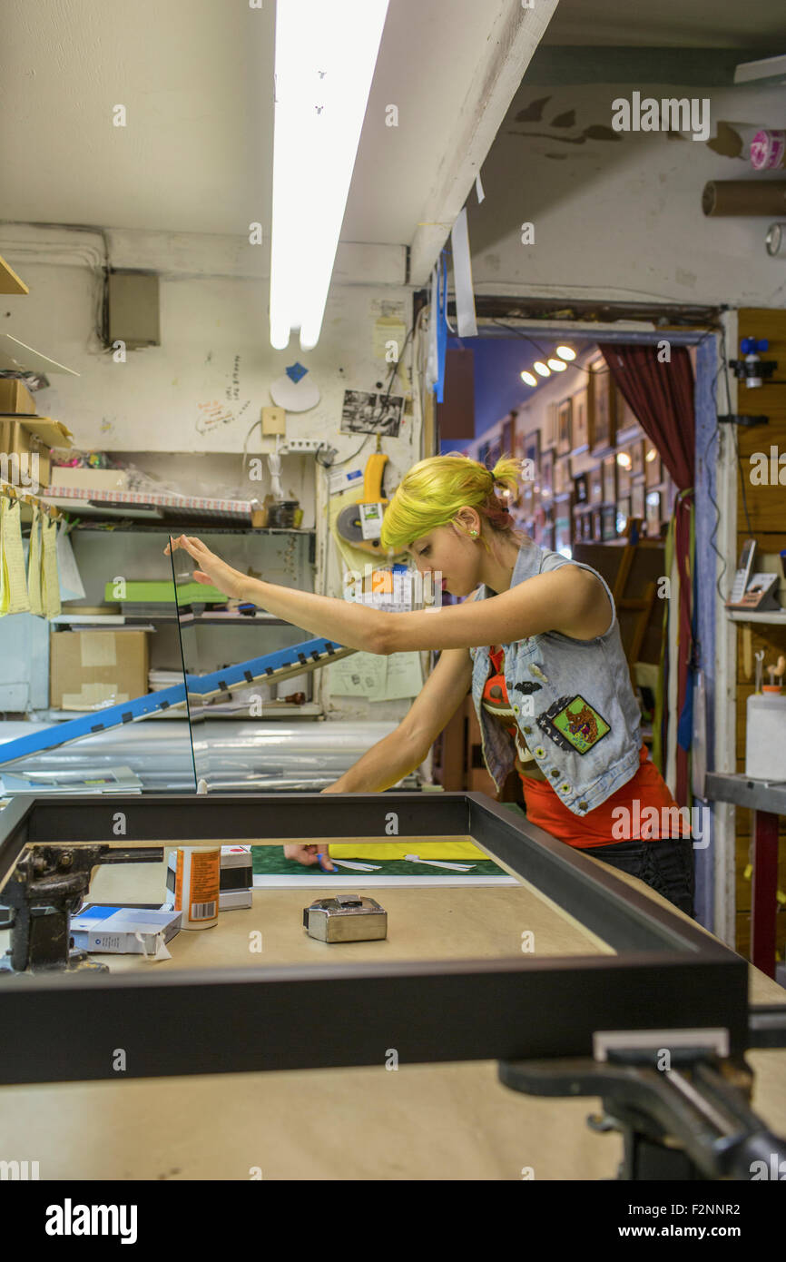 Screen printing style hi-res stock photography and images - Alamy