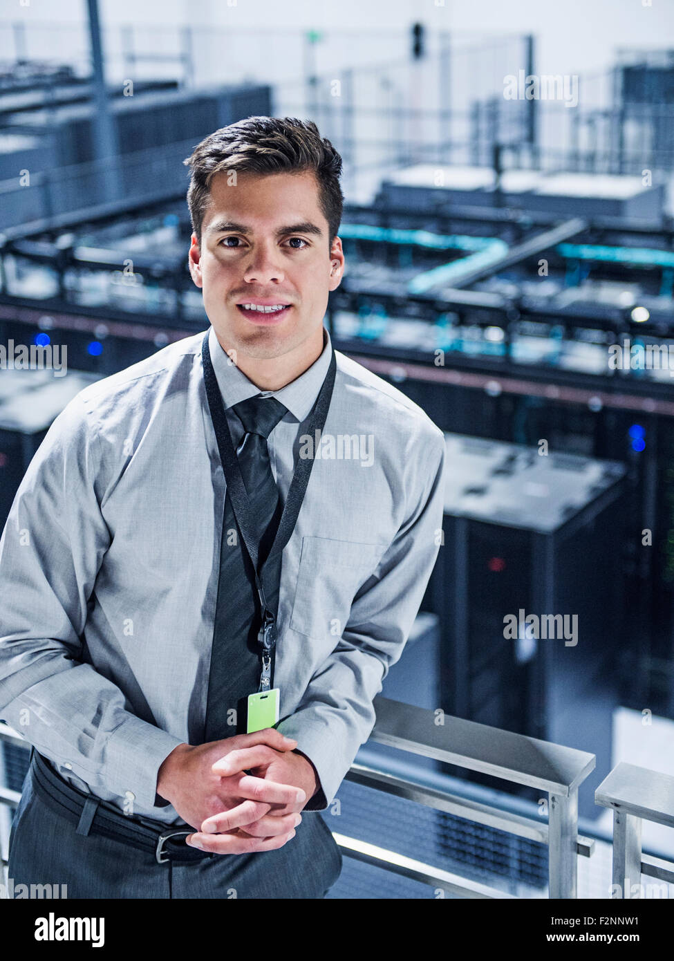 People looking over balcony hi-res stock photography and images - Alamy