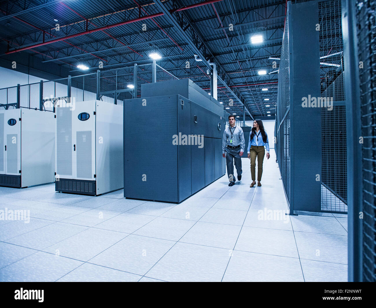 Data center support specialist image hi-res stock photography and ...