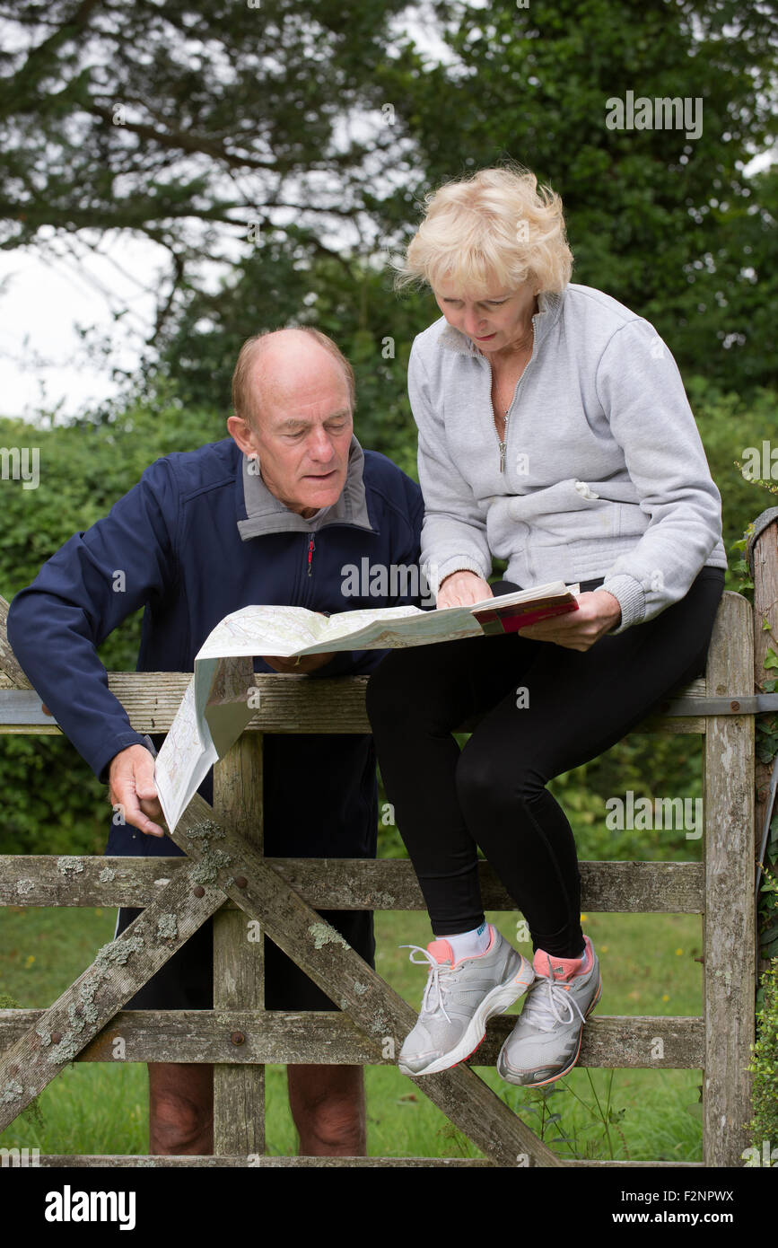 Reading walking map hi-res stock photography and images - Alamy