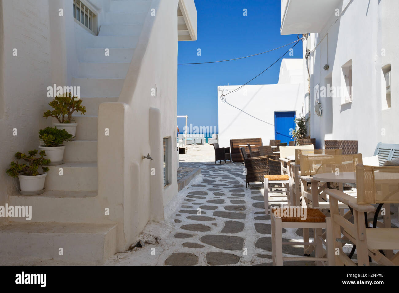 Small coffee shop greece hi-res stock photography and images - Alamy