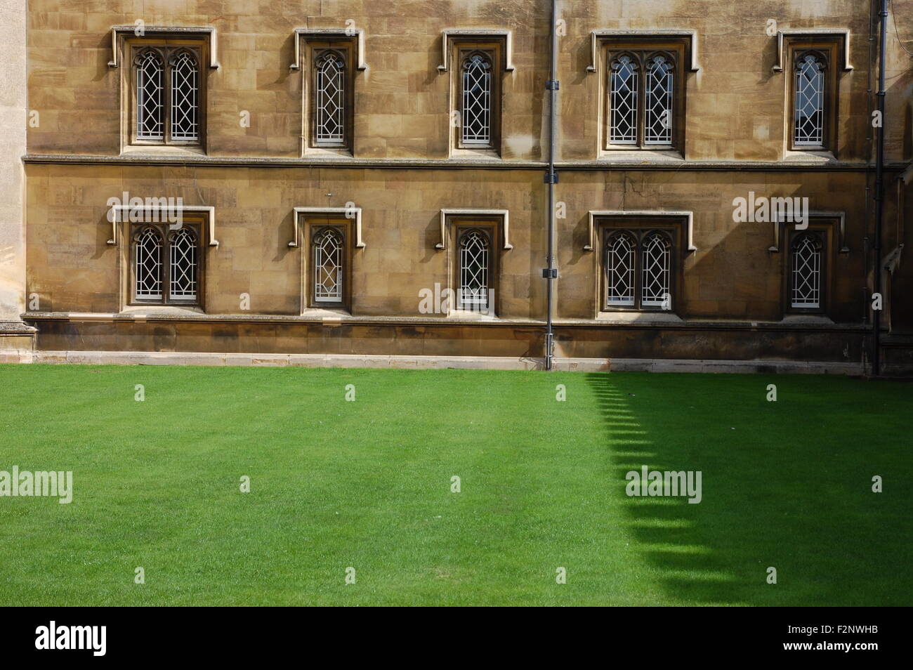 Courtyard of the college hi-res stock photography and images - Alamy