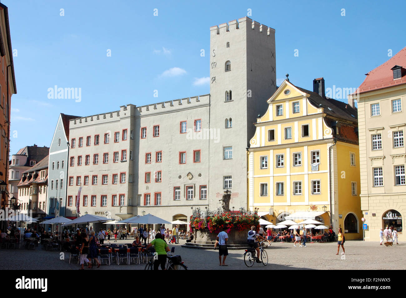 City centre regensburg hi-res stock photography and images - Alamy