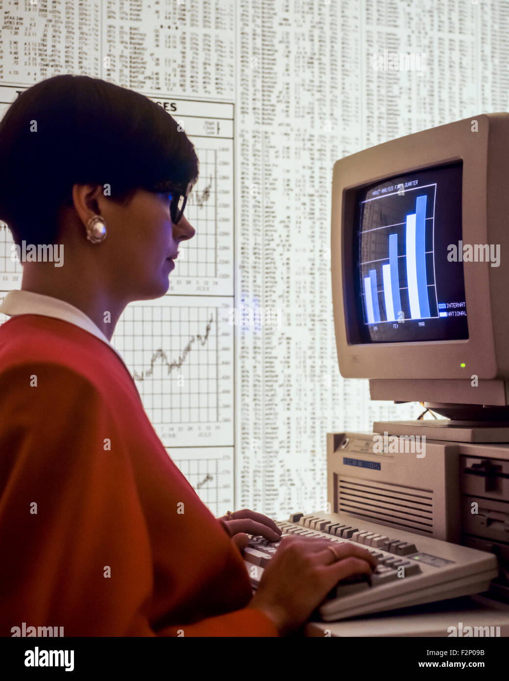 Busy office computers graphs hi-res stock photography and images - Alamy