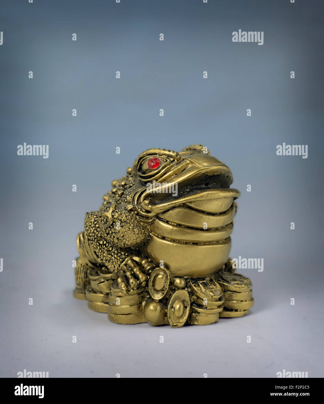 Bronze figurine of golden toad with red eyes Stock Photo - Alamy