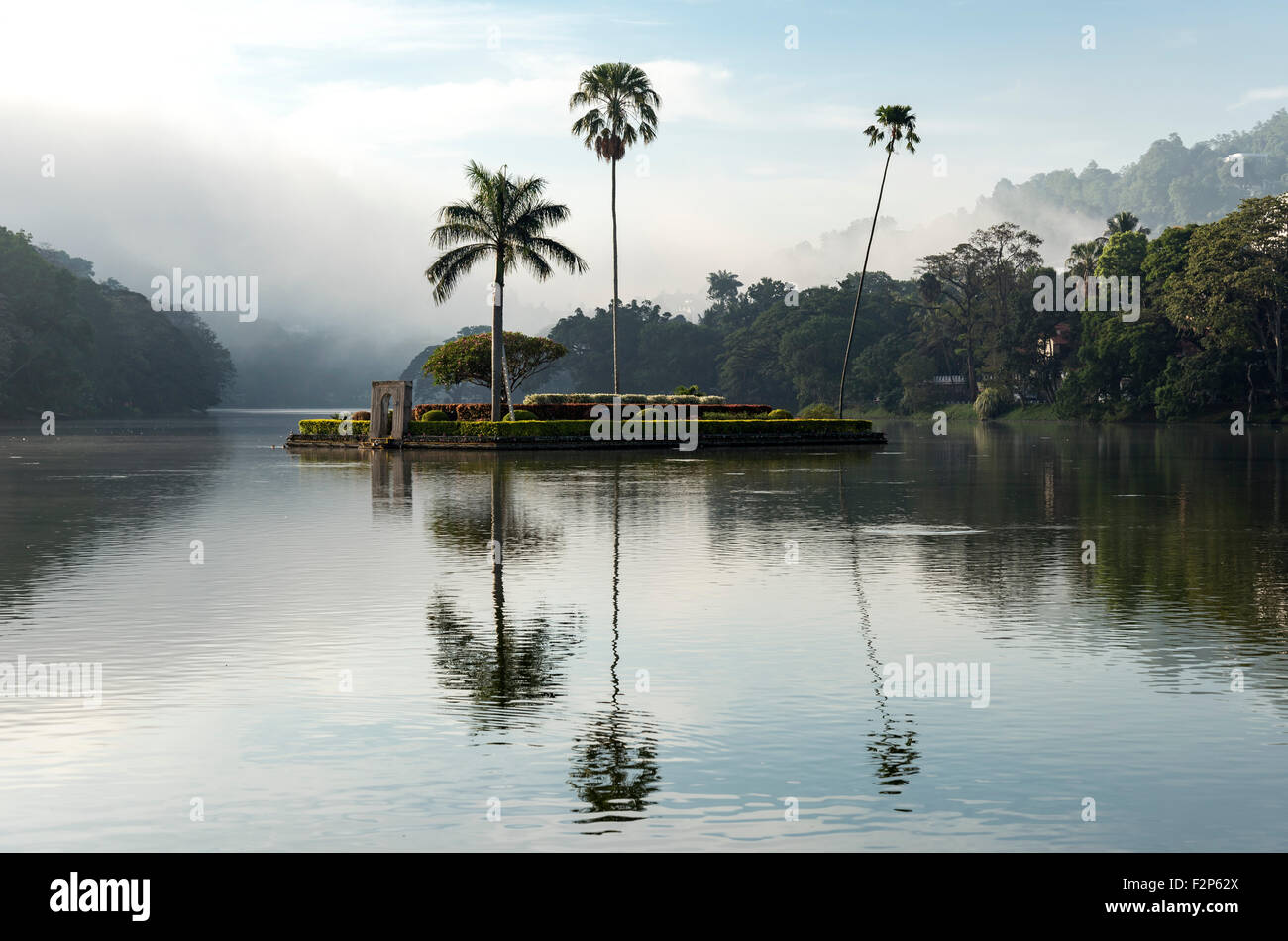 Kandy lake hi-res stock photography and images - Alamy