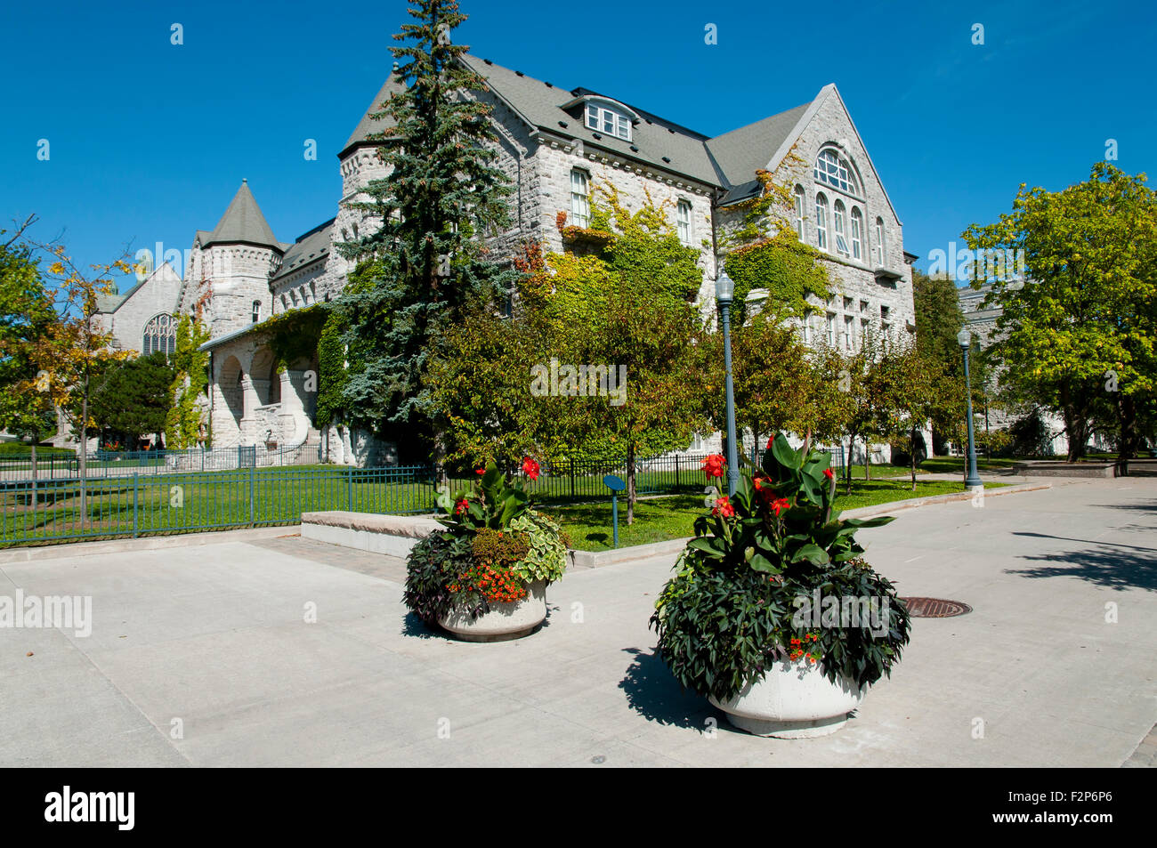 Students hall building hi-res stock photography and images - Alamy