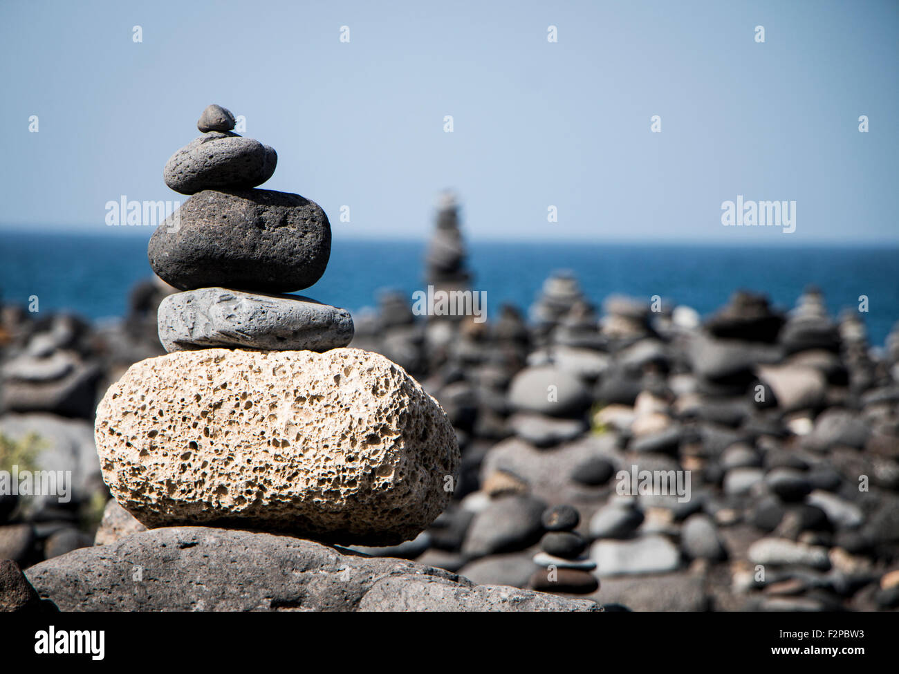 Ocean stones hi-res stock photography and images - Alamy