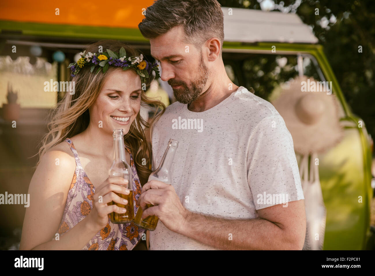 Beer carrier hi-res stock photography and images - Alamy