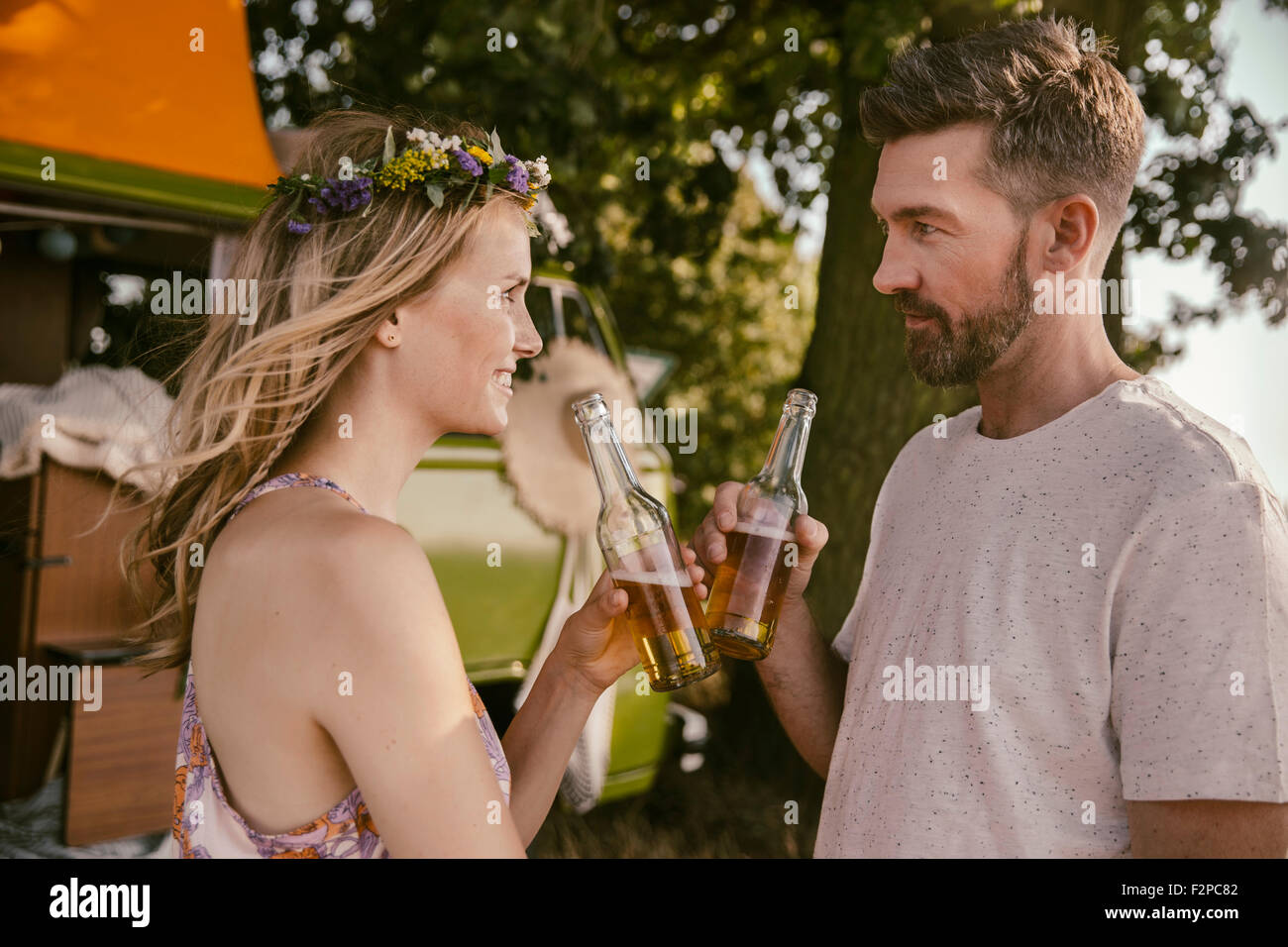 Beer carrier hi-res stock photography and images - Alamy