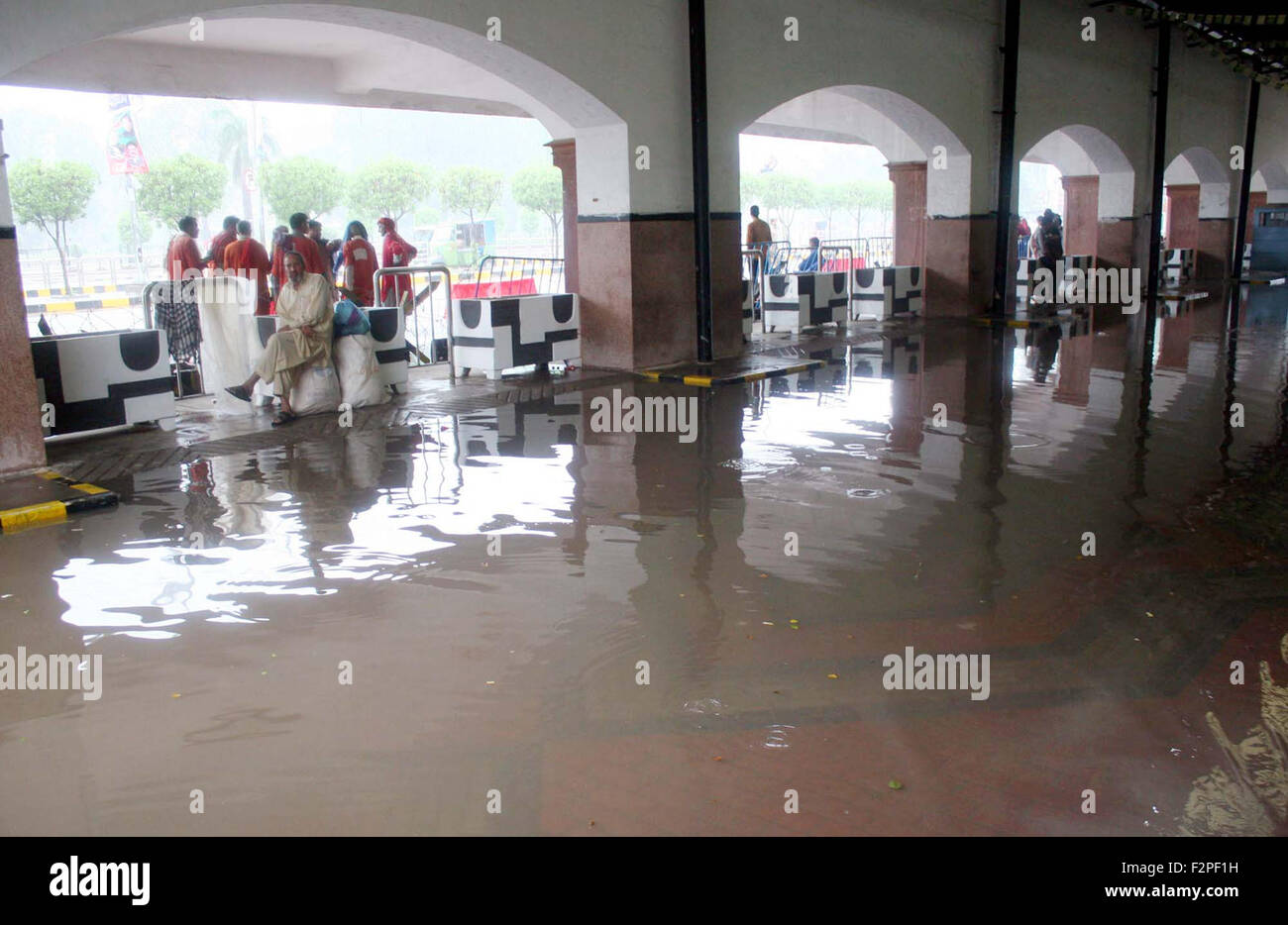 Heavy downpour on railway hi-res stock photography and images - Alamy