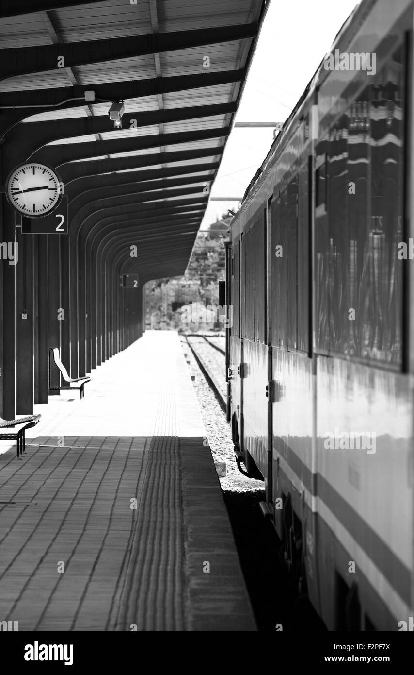 Rail platform clock Black and White Stock Photos & Images - Alamy