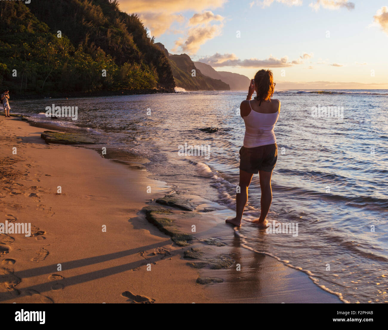 Haena haena state park beach hi-res stock photography and images - Alamy