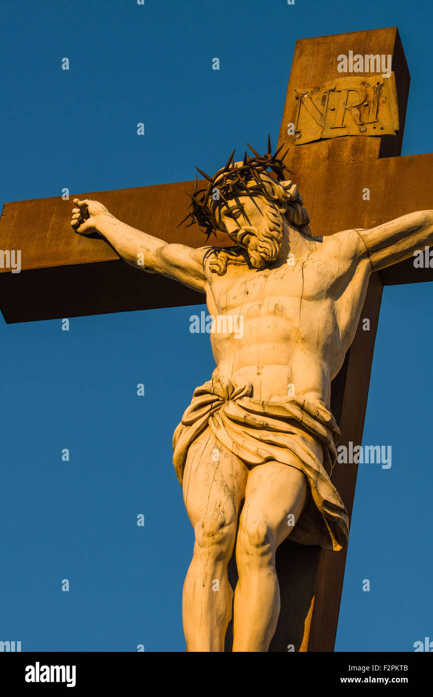 Statue of jesus christ at cross hi-res stock photography and images - Alamy