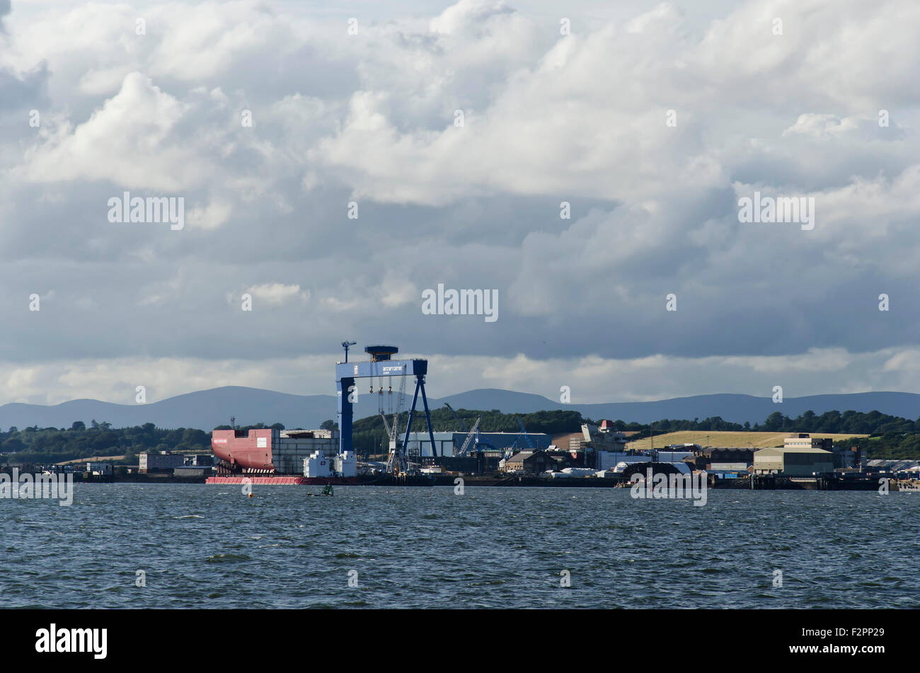 Aircraft carrier rosyth dockyard hi-res stock photography and images ...
