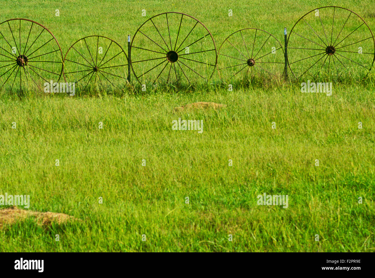 Wagon wheel art hi-res stock photography and images - Alamy