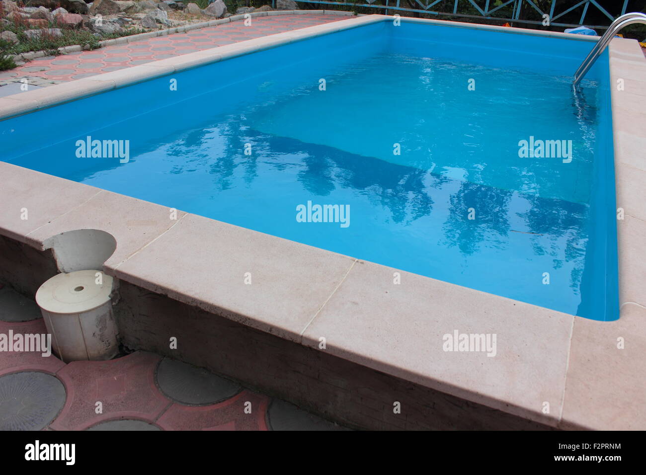 Outdoors is a blue swimming pool Stock Photo - Alamy