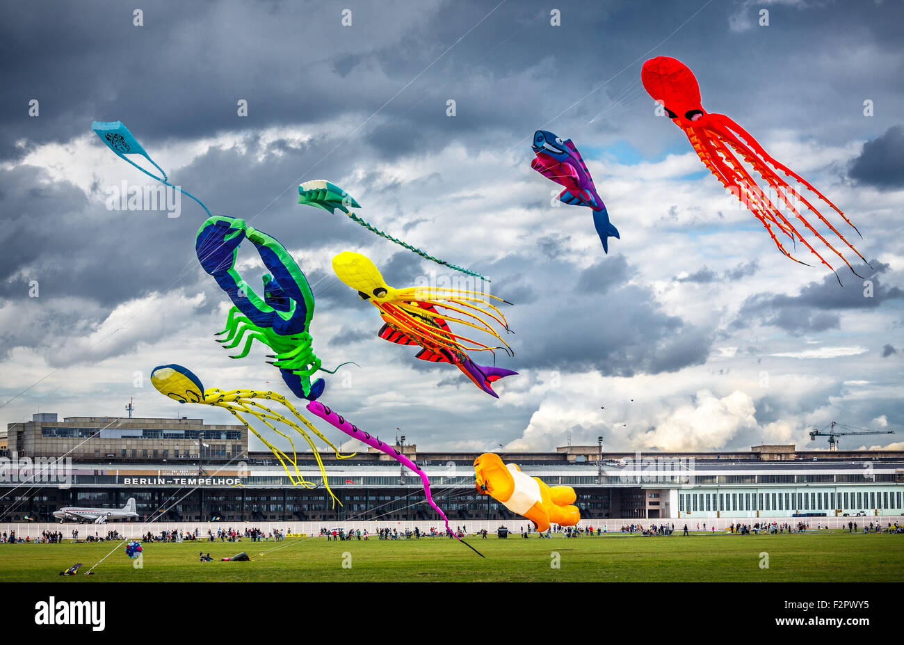 Berlin kite festival hi-res stock photography and images - Alamy