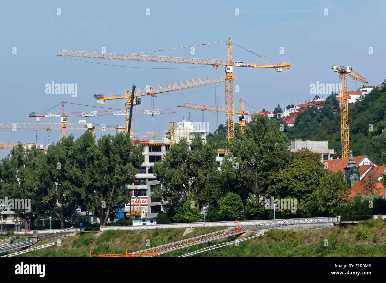 Cranes building houses hi-res stock photography and images - Alamy