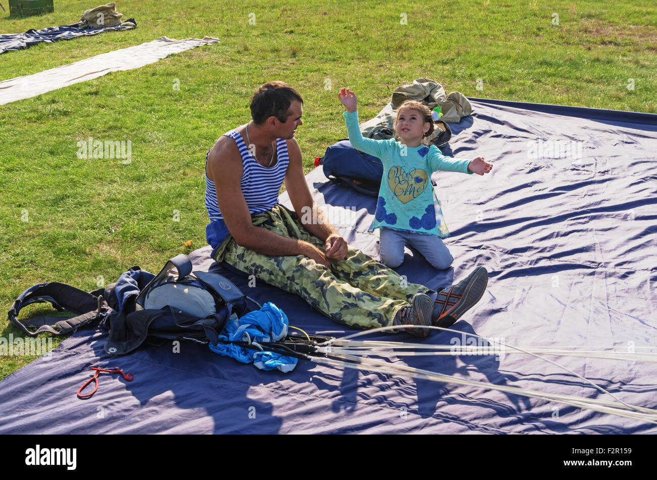 Parachutists - 2014. Packing of parachutes Stock Photo - Alamy