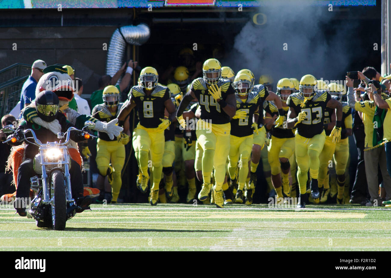 Eugene, OR, USA. 5th Sep, 2015. Oregon Ducks defensive lineman (44 ...