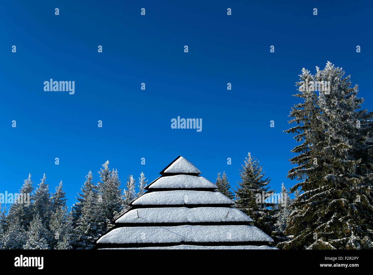 Snow covered roof under hi-res stock photography and images - Alamy
