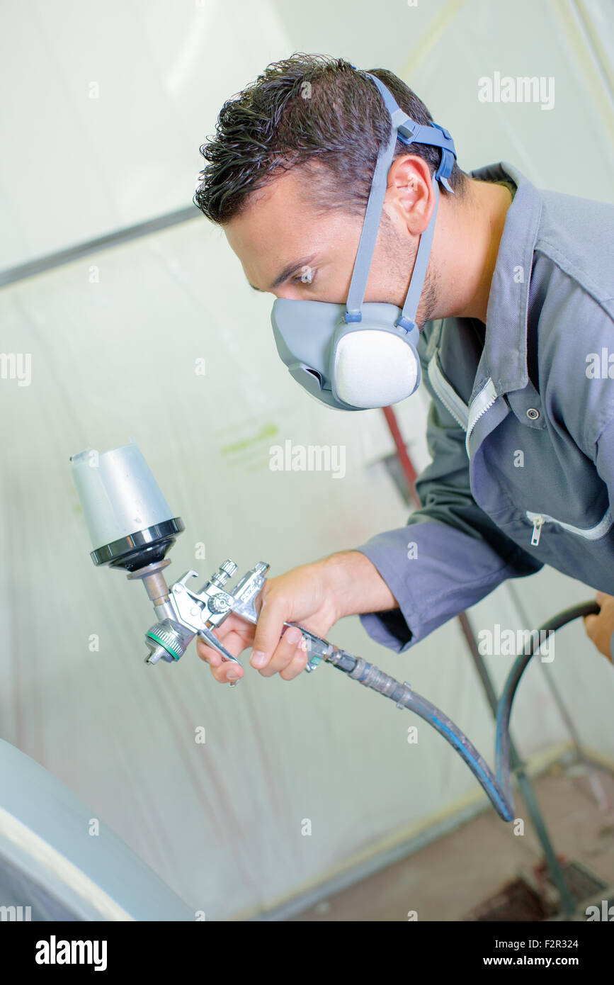 Mechanic spraying paint Stock Photo - Alamy