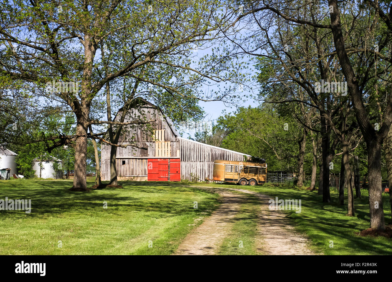 Indiana red barn hi-res stock photography and images - Alamy