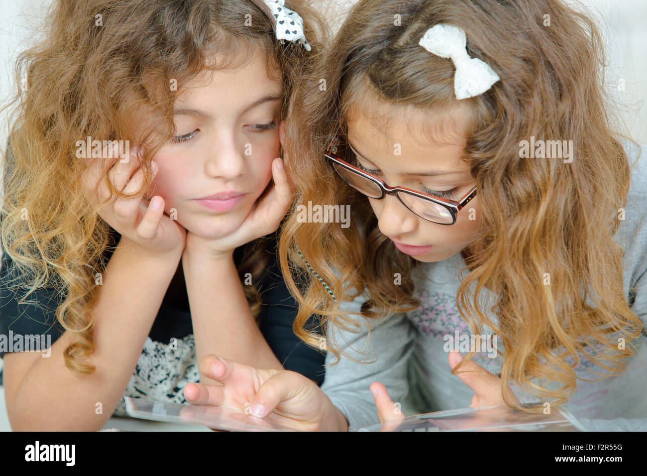 Children sharing book hi-res stock photography and images - Alamy