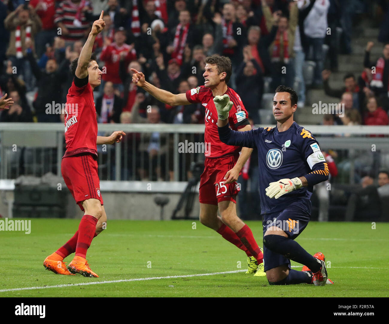 Munich, Germany. 22nd Sep, 2015. Bayern's Robert Lewandowski (L ...
