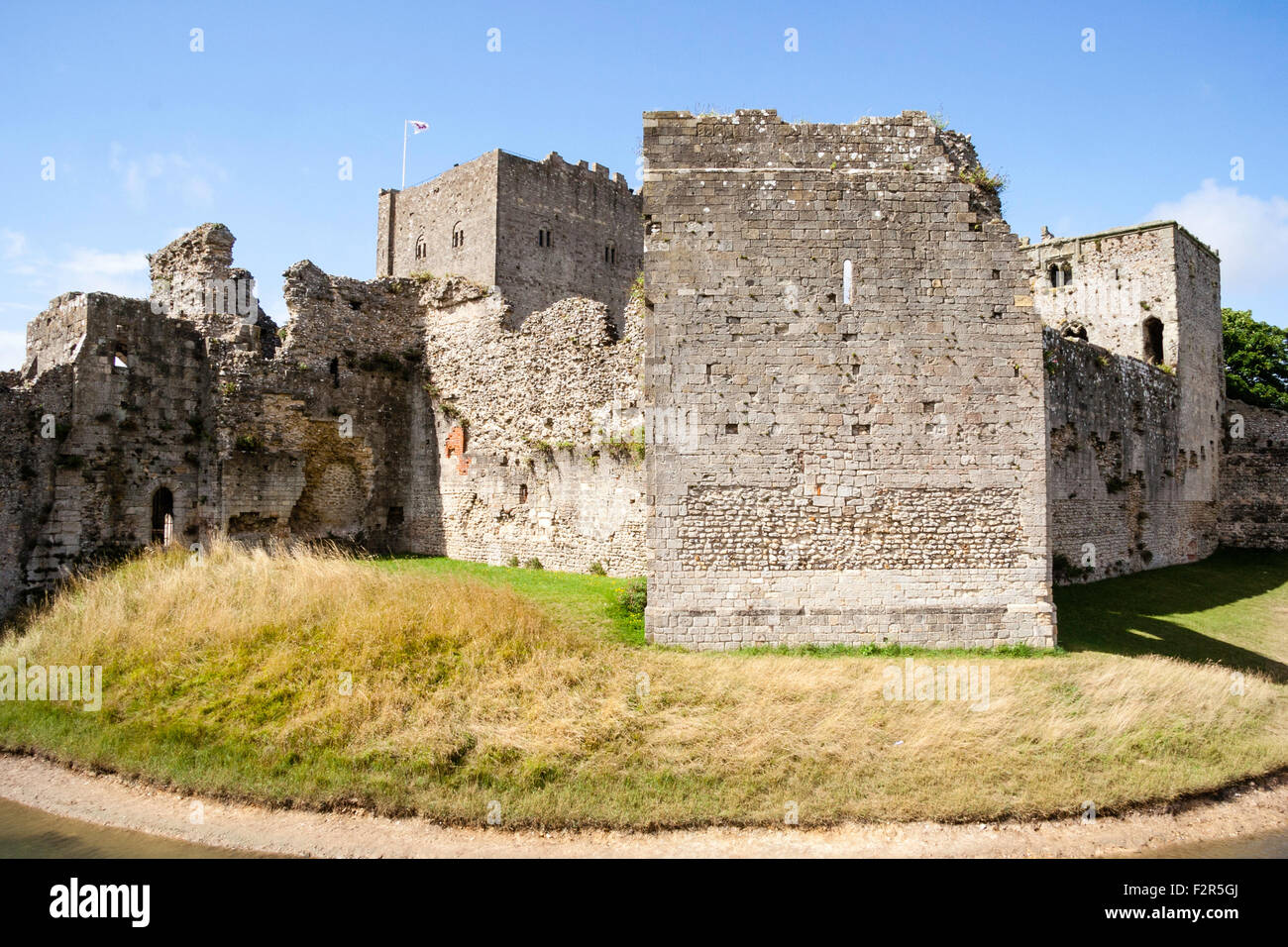 Medieval castle keep gatehouse hi-res stock photography and images - Alamy