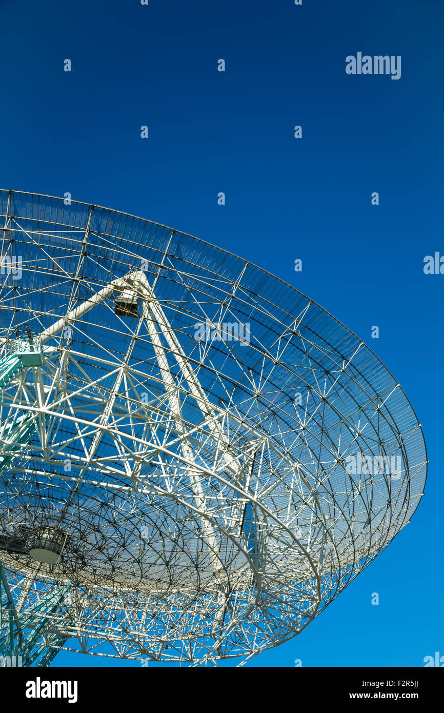Giant radio telescope with blue sky Stock Photo - Alamy