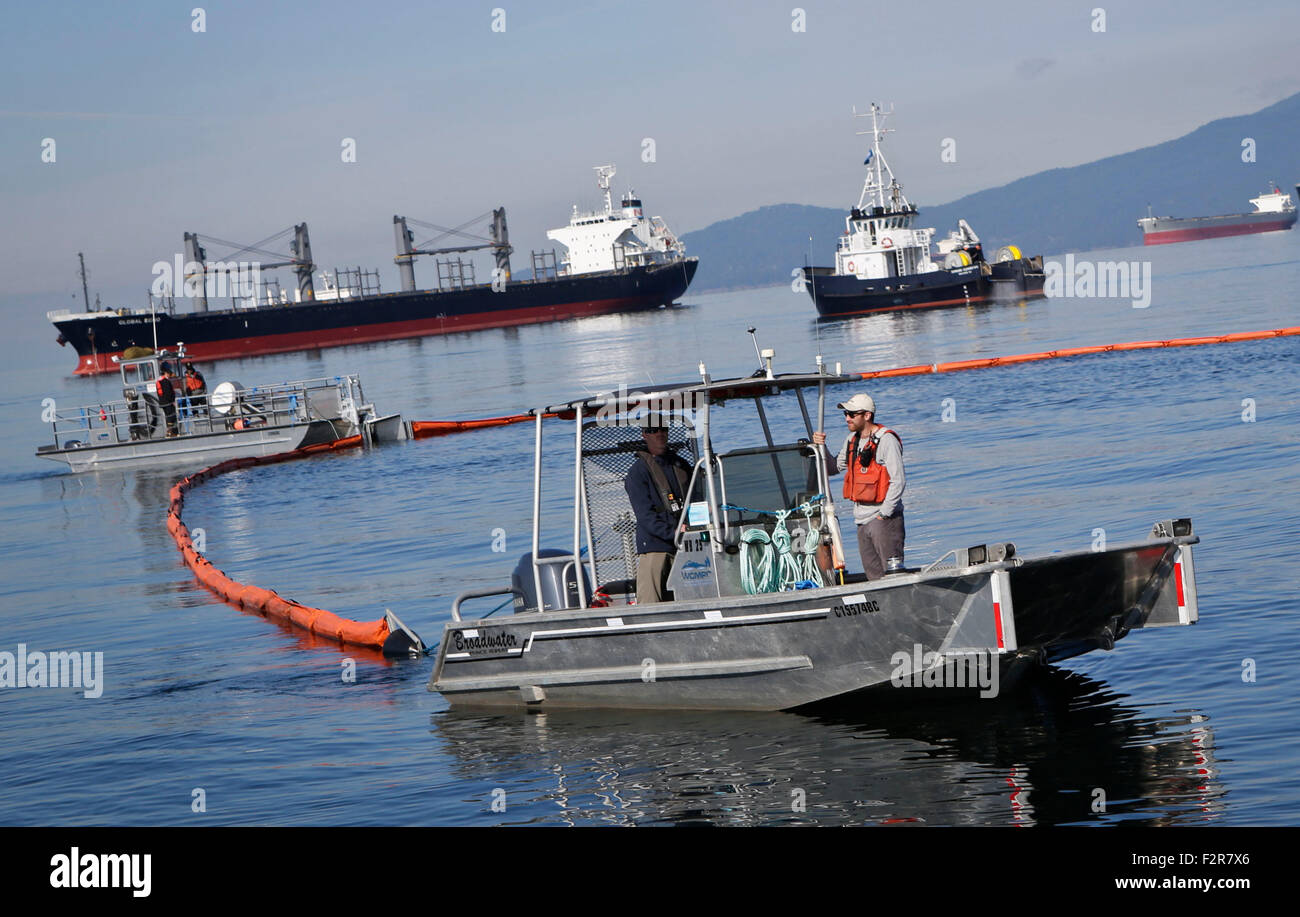 Oil spill response boat hi-res stock photography and images - Alamy