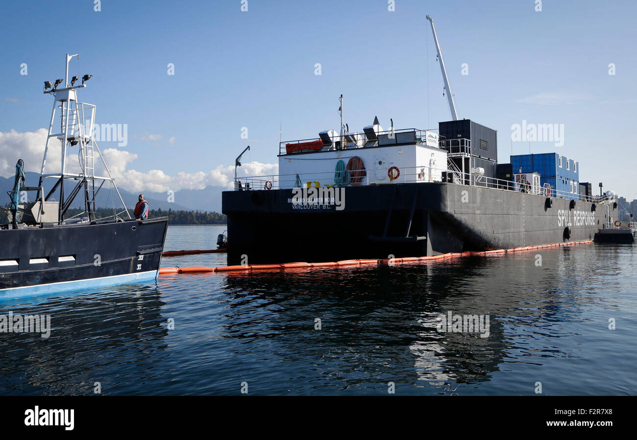 Oil spill response vessel hi-res stock photography and images - Alamy