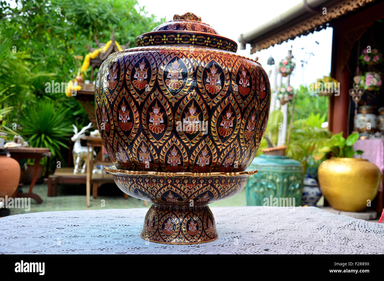 Benjarong pottery hi-res stock photography and images - Alamy