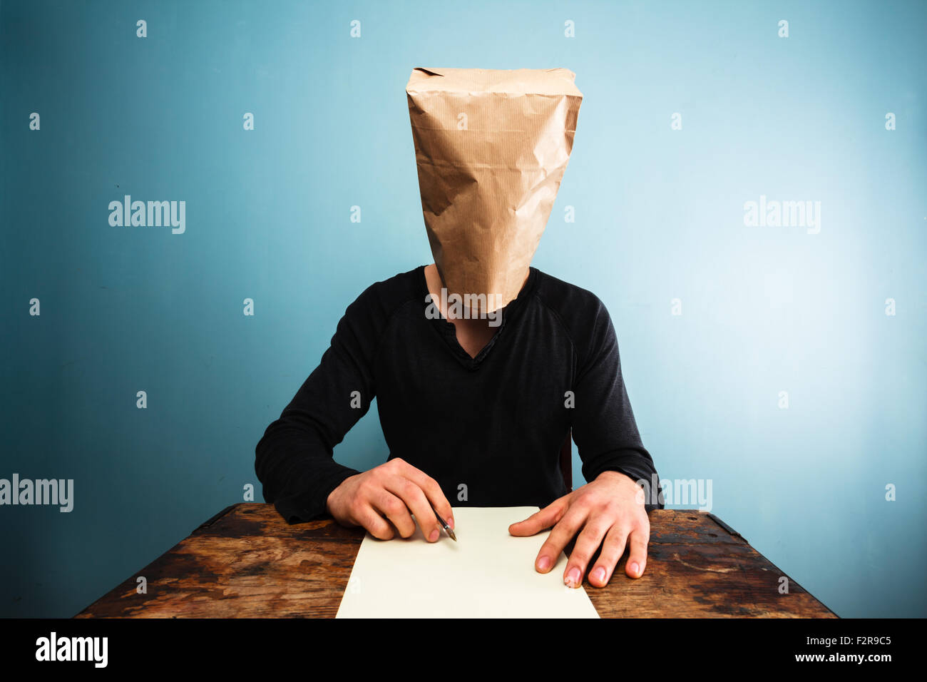 Paper bag over head hi-res stock photography and images - Alamy