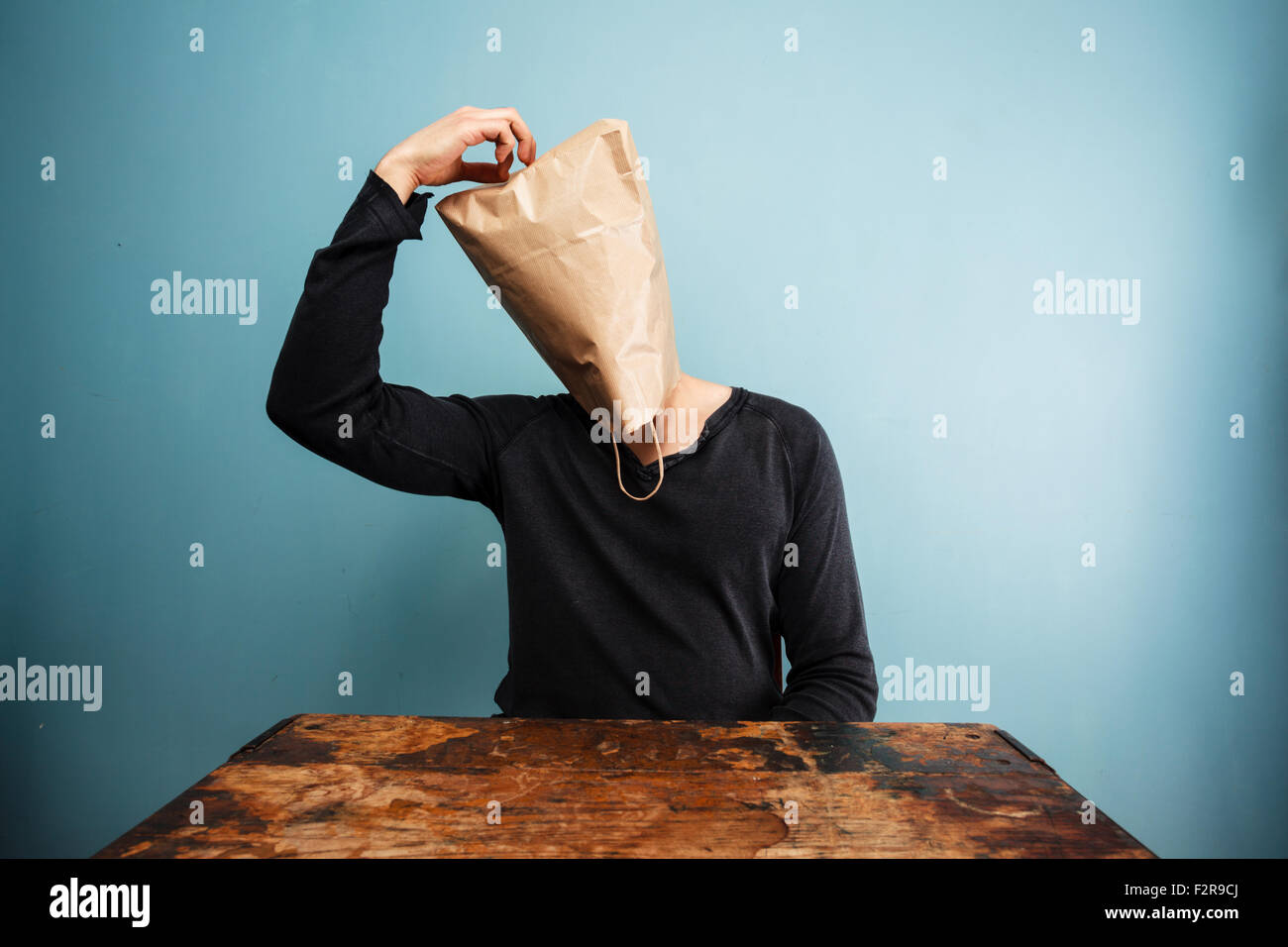 Paper bag over the head hi-res stock photography and images - Alamy