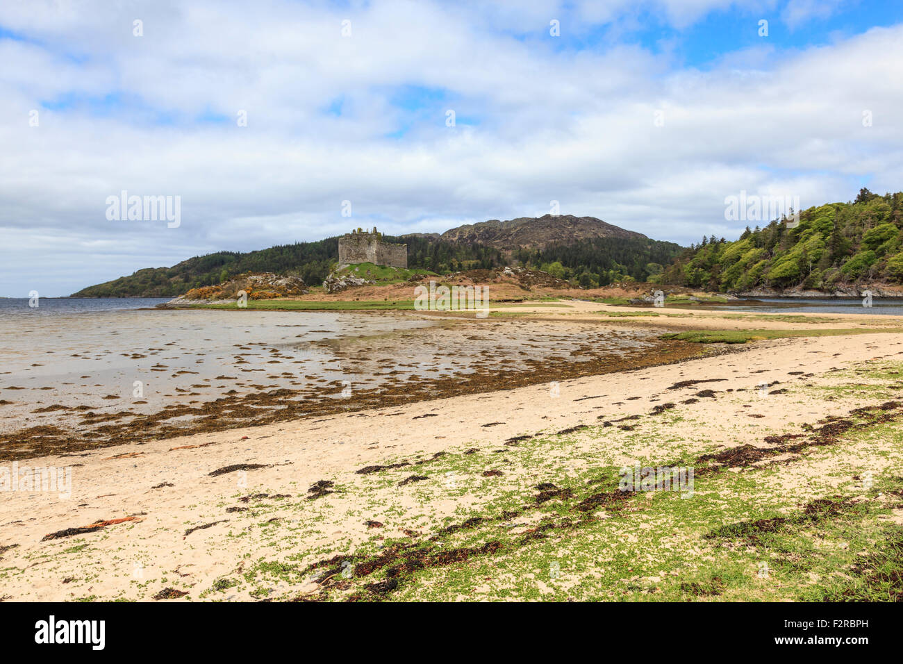 Scottish castle tidal island hi-res stock photography and images - Alamy